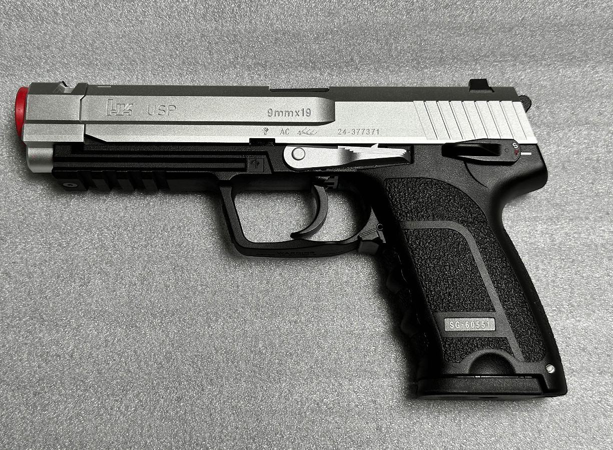 1680元！網友曬《生化4》裡昂限量SG-09R配槍模型！ - 遊戲狂